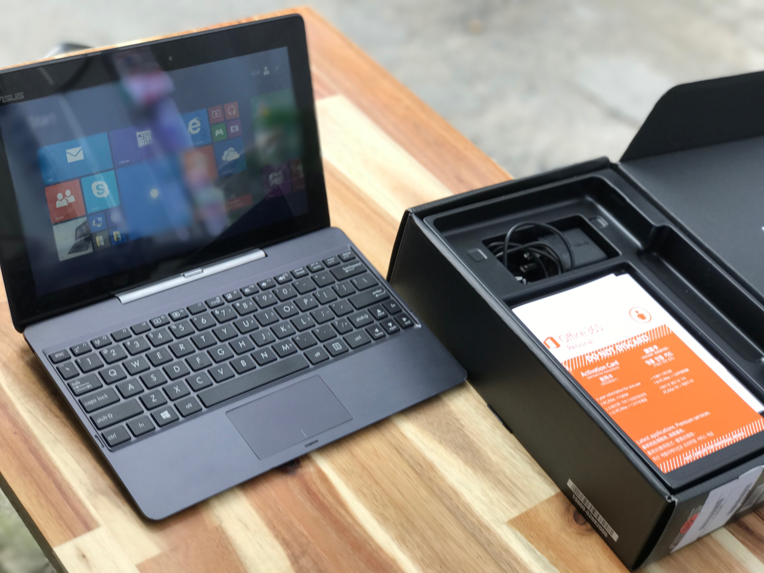 Laptop Asus T100 gia re