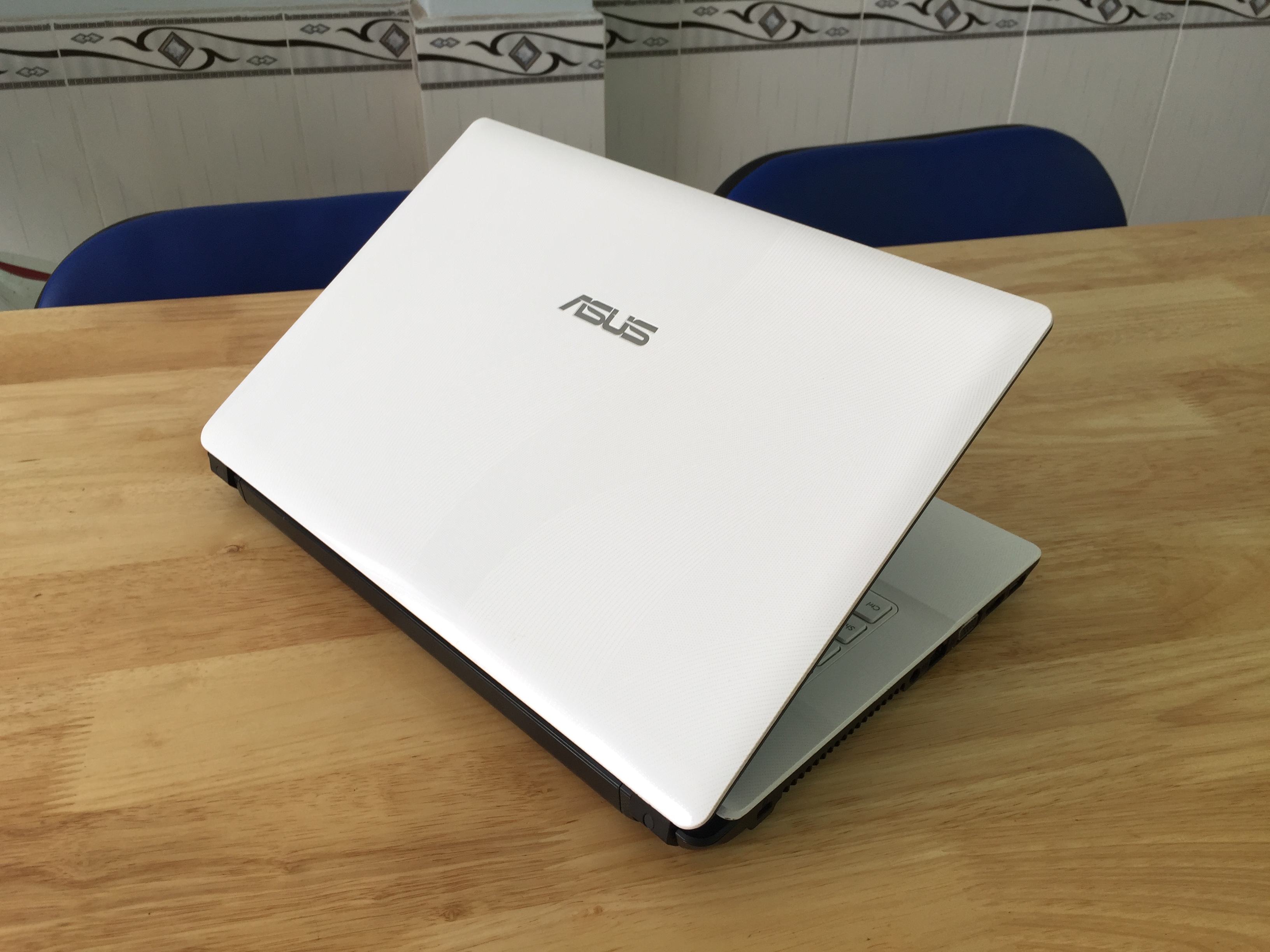 Laptop Asus K43E gia re